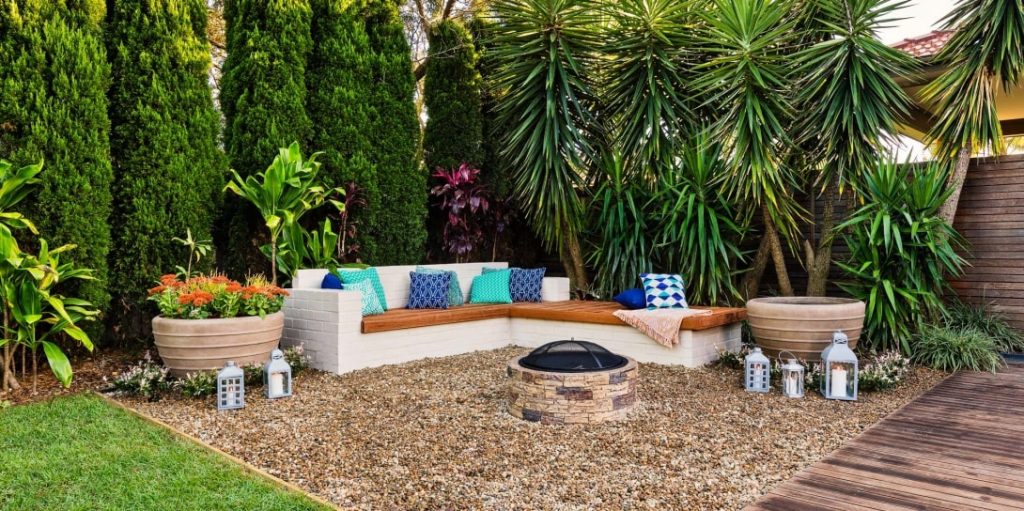 Astenia de primavara si gradina din curtea mea - Happy Amy